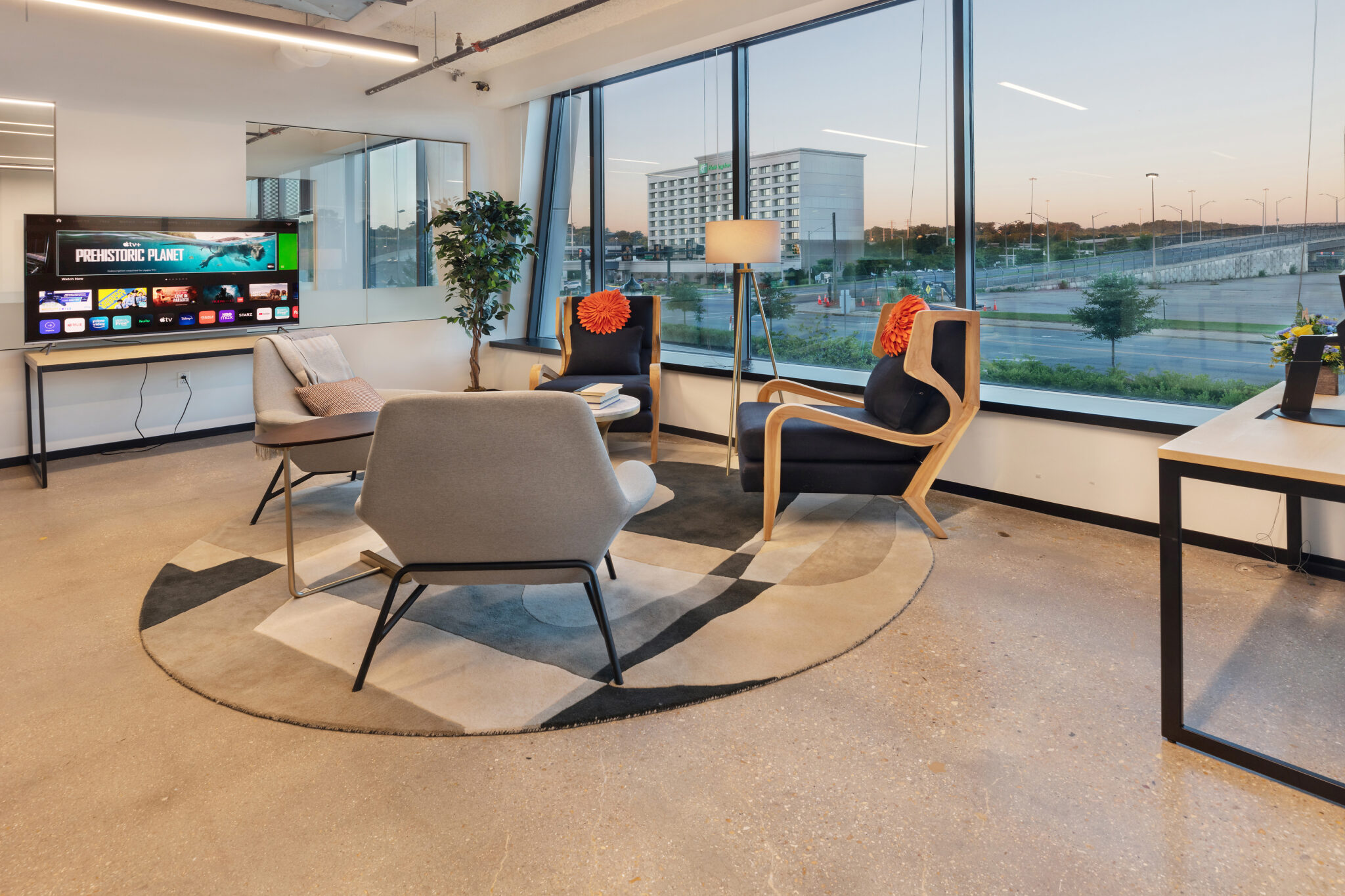 What Is Hot Desking? Pros and Cons | Launch Workplaces